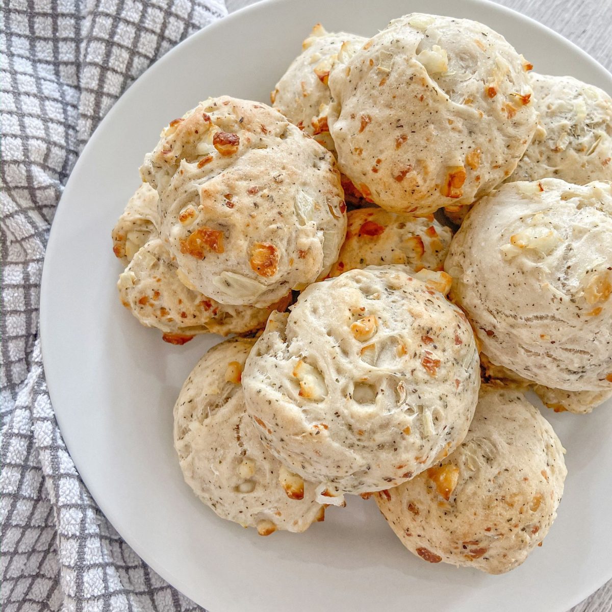 Hellimli | Halloumi Bread Rolls Recipe