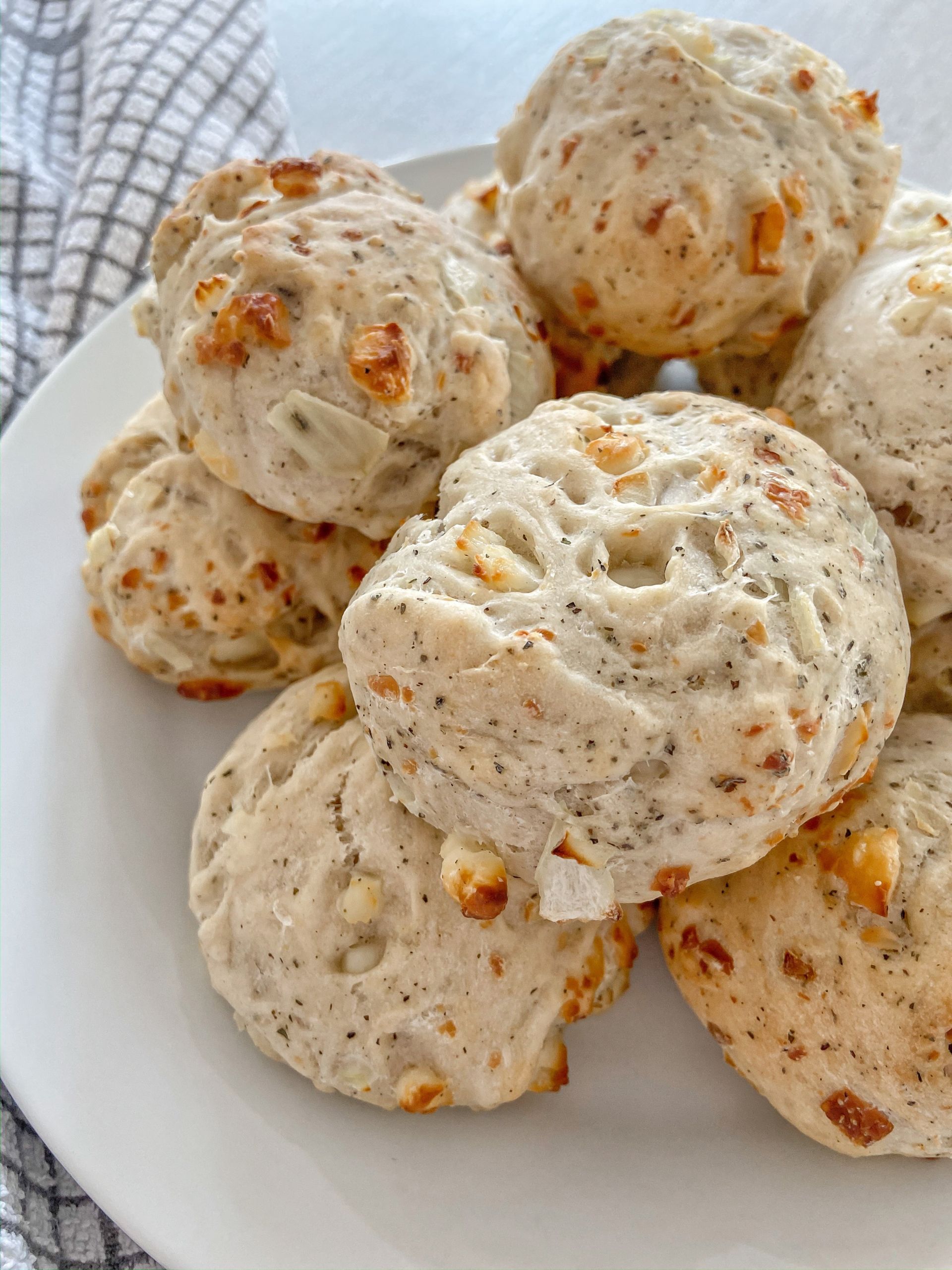 Hellimli | Halloumi Bread Rolls Recipe